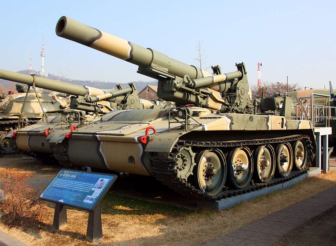 САУ M110 с 203-мм гаубицей M201A1 / САУ M110 с 203-мм гаубицей M201A1 ...